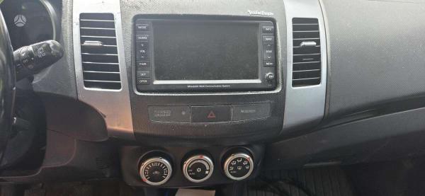 Melns Mitsubishi Outlander 2008 Utena, ar dzinēja tilpumu 2.18 L un nobraukumu 420 tūkst. km par 2200 €, foto 9 vietnē AUTOMOTO.COM.LV