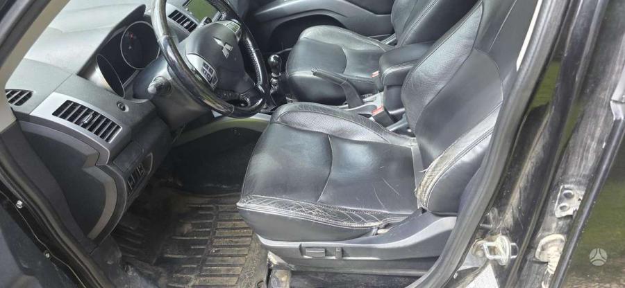 Melns Mitsubishi Outlander 2008 Utena, ar dzinēja tilpumu 2.18 L un nobraukumu 420 tūkst. km par 2200 €, foto 11 vietnē AUTOMOTO.COM.LV