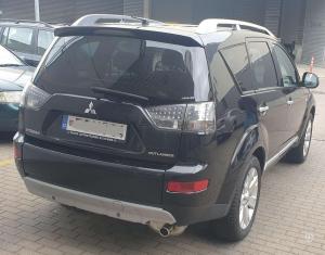 Melns Mitsubishi Outlander 2008 Viļņa, ar dzinēja tilpumu 2.36 L un nobraukumu 137 tūkst. km par 5400 €, foto 3 vietnē AUTOMOTO.COM.LV