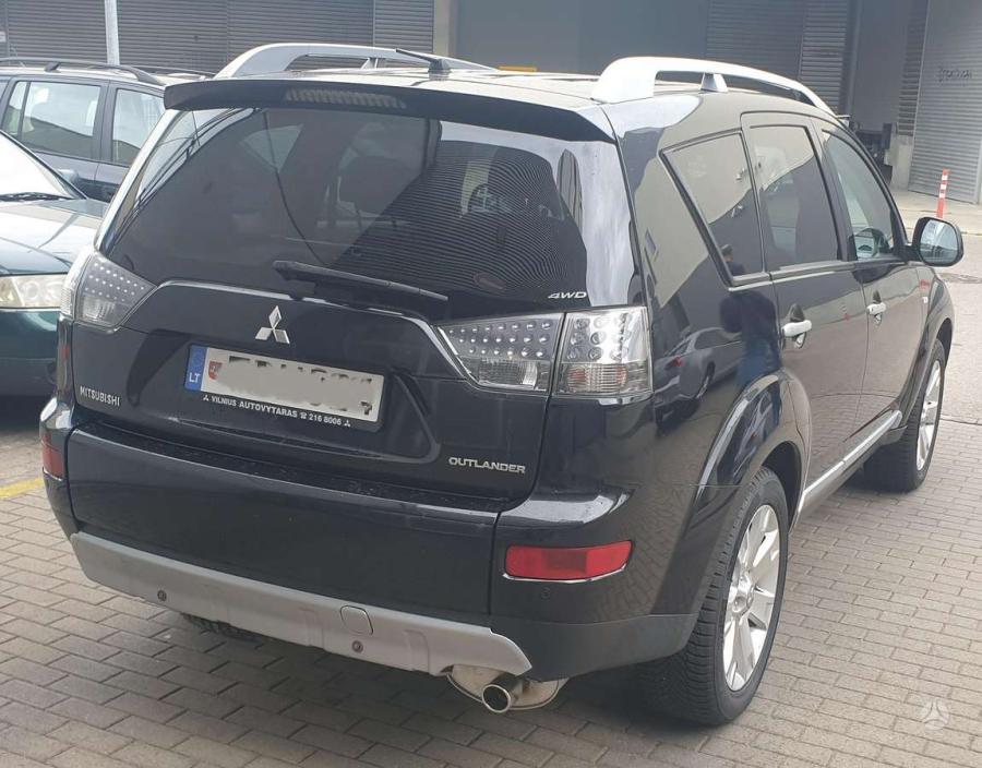 Melns Mitsubishi Outlander 2008 Viļņa, ar dzinēja tilpumu 2.36 L un nobraukumu 137 tūkst. km par 5400 €, foto 3 vietnē AUTOMOTO.COM.LV