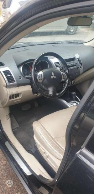 Melns Mitsubishi Outlander 2008 Viļņa, ar dzinēja tilpumu 2.36 L un nobraukumu 137 tūkst. km par 5400 €, foto 4 vietnē AUTOMOTO.COM.LV