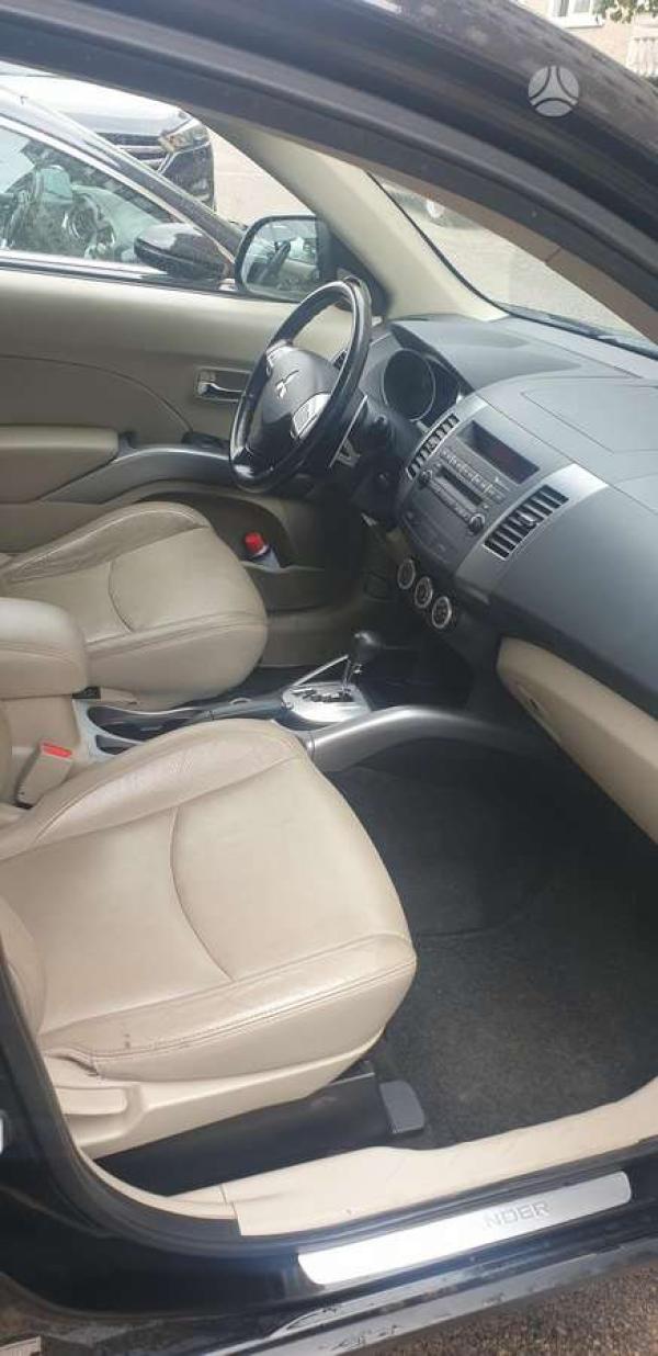 Melns Mitsubishi Outlander 2008 Viļņa, ar dzinēja tilpumu 2.36 L un nobraukumu 137 tūkst. km par 5400 €, foto 6 vietnē AUTOMOTO.COM.LV