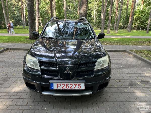 Black Mitsubishi Outlander 2008 in Palanga, with an engine capacity of 2.40 L and mileage of 226 thousand km for 1750 €, photo 1 on AUTOMOTO.COM.LV