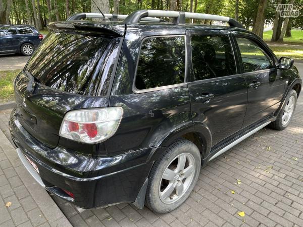 Black Mitsubishi Outlander 2008 in Palanga, with an engine capacity of 2.40 L and mileage of 226 thousand km for 1750 €, photo 6 on AUTOMOTO.COM.LV