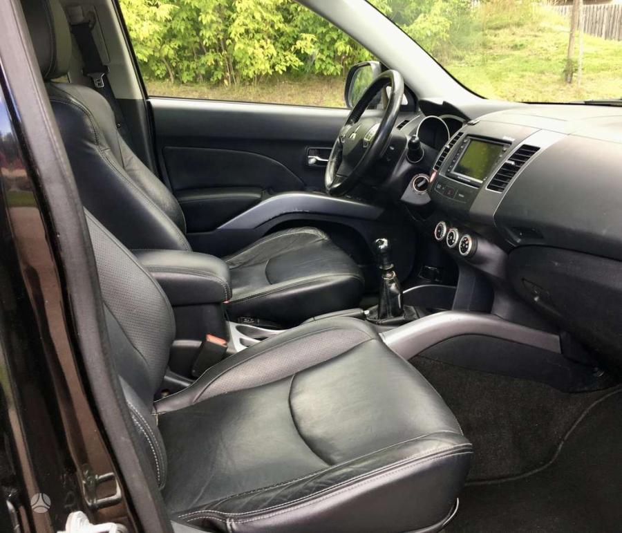 Melns Mitsubishi Outlander 2008 Viļņa, ar dzinēja tilpumu 2.18 L un nobraukumu 306 tūkst. km par 3950 €, foto 13 vietnē AUTOMOTO.COM.LV