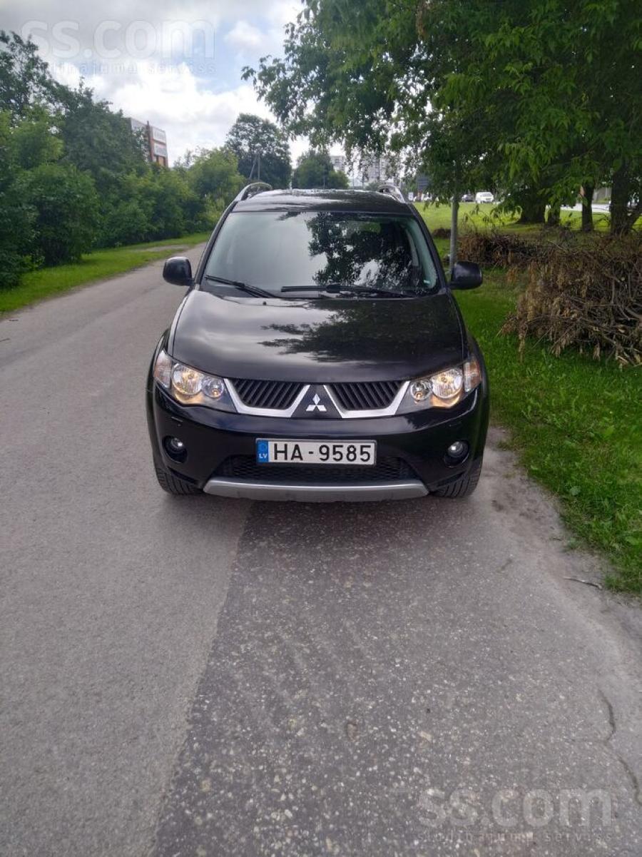 Melns Mitsubishi Outlander 2008 Rīga, ar dzinēja tilpumu 2.00 L un nobraukumu 310 tūkst. km par 2700 €, foto 1 vietnē AUTOMOTO.COM.LV