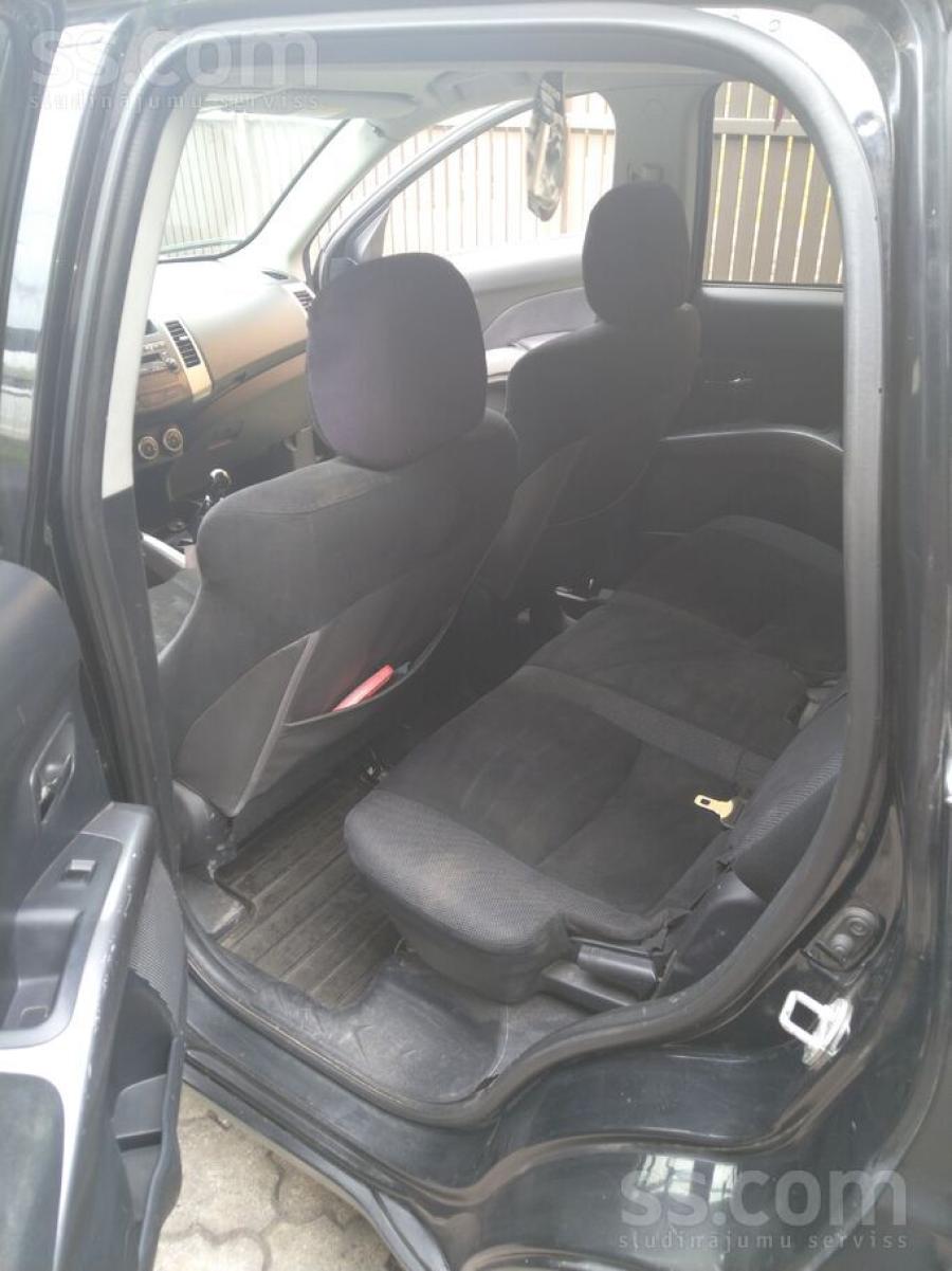 Melns Mitsubishi Outlander 2008 Rīga, ar dzinēja tilpumu 2.00 L un nobraukumu 310 tūkst. km par 2700 €, foto 3 vietnē AUTOMOTO.COM.LV
