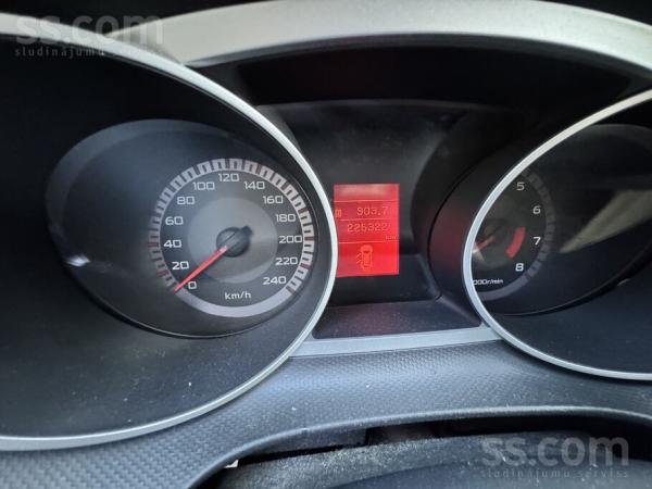 Black Mitsubishi Outlander 2008 in Kuldiga, with an engine capacity of 2.40 L and mileage of 225 thousand km for 3050 €, photo 7 on AUTOMOTO.COM.LV