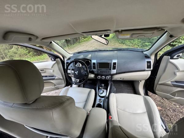 Black Mitsubishi Outlander 2008 in Kuldiga, with an engine capacity of 2.40 L and mileage of 225 thousand km for 3050 €, photo 9 on AUTOMOTO.COM.LV
