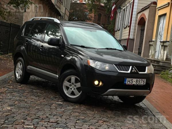 Melns Mitsubishi Outlander 2008 Cēsis, ar dzinēja tilpumu 2.40 L un nobraukumu 377 tūkst. km par 2690 €, foto 3 vietnē AUTOMOTO.COM.LV