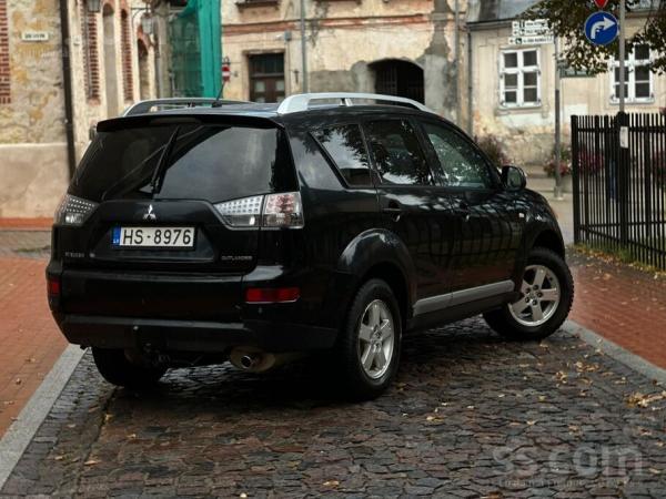 Melns Mitsubishi Outlander 2008 Cēsis, ar dzinēja tilpumu 2.40 L un nobraukumu 377 tūkst. km par 2690 €, foto 8 vietnē AUTOMOTO.COM.LV