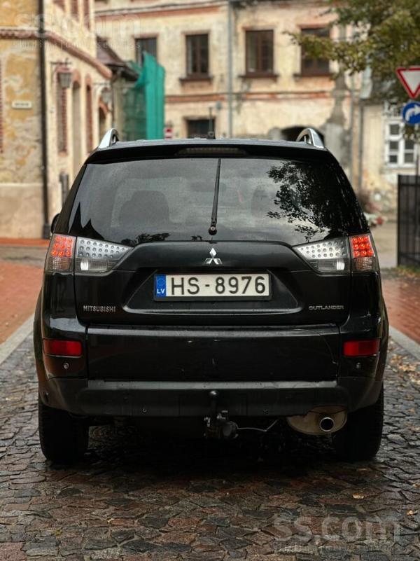 Melns Mitsubishi Outlander 2008 Cēsis, ar dzinēja tilpumu 2.40 L un nobraukumu 377 tūkst. km par 2690 €, foto 11 vietnē AUTOMOTO.COM.LV