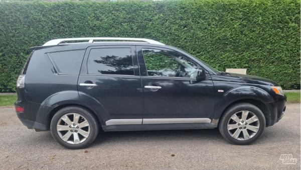 Mitsubishi Outlander 2008 Viļņa vietnē Melns Mitsubishi Outlander 2008 Viļņa, ar dzinēja tilpumu 2.40 L un nobraukumu 264 tūkst. km par 2200 €, foto 3 vietnē AUTOMOTO.COM.LV