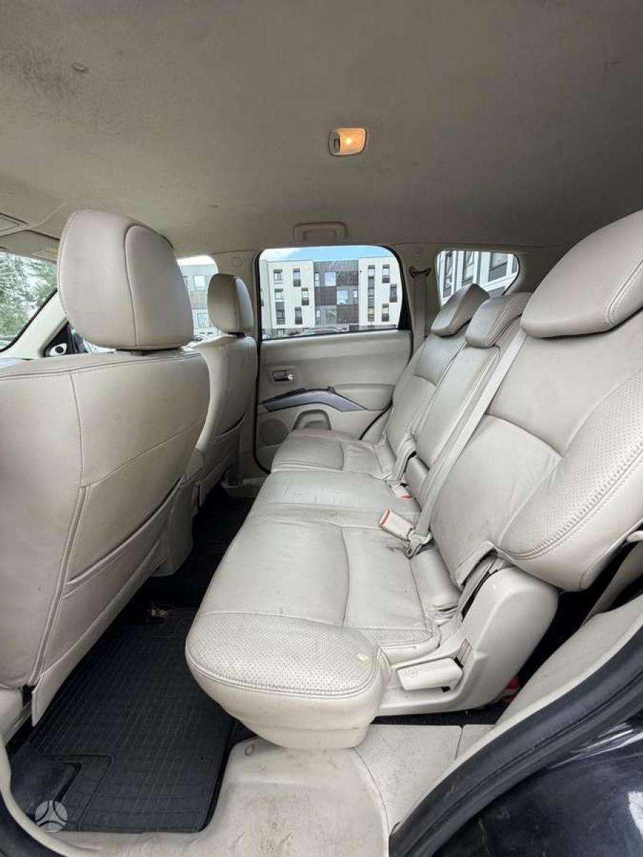 Melns Mitsubishi Outlander 2008 Viļņa, ar dzinēja tilpumu 2.40 L un nobraukumu 369 tūkst. km par 3000 €, foto 14 vietnē AUTOMOTO.COM.LV