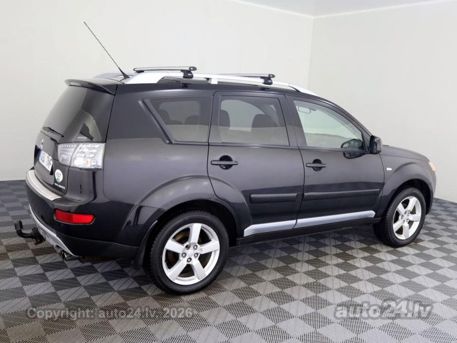 Black Mitsubishi Outlander 2009 in Tallinn, with an engine capacity of 2.00 L and mileage of 316 thousand km for 2999 €, photo 3 on AUTOMOTO.COM.LV