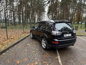Black Mitsubishi Outlander 2009 in Riga, with an engine capacity of 2.00 L and mileage of 244 thousand km for 2490 €, photo 5 on AUTOMOTO.COM.LV