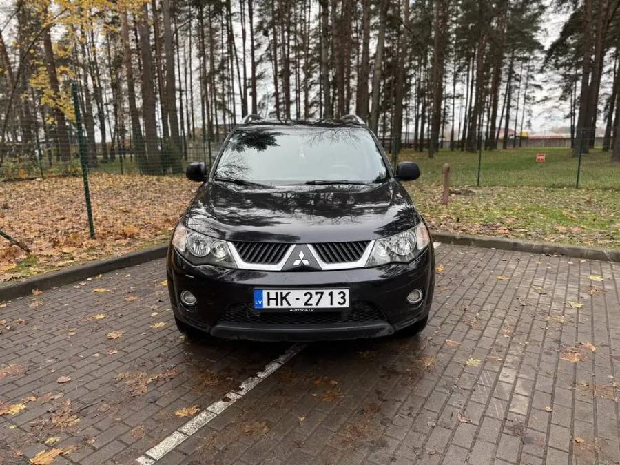 Black Mitsubishi Outlander 2009 in Riga, with an engine capacity of 2.00 L and mileage of 244 thousand km for 2490 €, photo 7 on AUTOMOTO.COM.LV