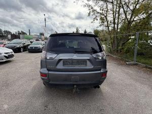 Black Mitsubishi Outlander 2009 in Marijampole, with an engine capacity of 2.00 L and mileage of 229 thousand km for 3350 €, photo 7 on AUTOMOTO.COM.LV