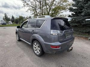 Black Mitsubishi Outlander 2009 in Marijampole, with an engine capacity of 2.00 L and mileage of 229 thousand km for 3350 €, photo 8 on AUTOMOTO.COM.LV