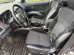 Black Mitsubishi Outlander 2009 in Marijampole, with an engine capacity of 2.00 L and mileage of 229 thousand km for 3350 €, photo 10 on AUTOMOTO.COM.LV