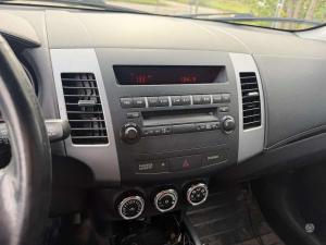 Black Mitsubishi Outlander 2009 in Marijampole, with an engine capacity of 2.00 L and mileage of 229 thousand km for 3350 €, photo 12 on AUTOMOTO.COM.LV