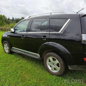 Melns Mitsubishi Outlander 2009 Alūksne, ar dzinēja tilpumu 2.20 L un nobraukumu 326 tūkst. km par 5500 €, foto 3 vietnē AUTOMOTO.COM.LV