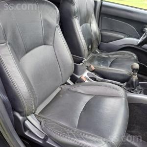 Melns Mitsubishi Outlander 2009 Alūksne, ar dzinēja tilpumu 2.20 L un nobraukumu 326 tūkst. km par 5500 €, foto 8 vietnē AUTOMOTO.COM.LV