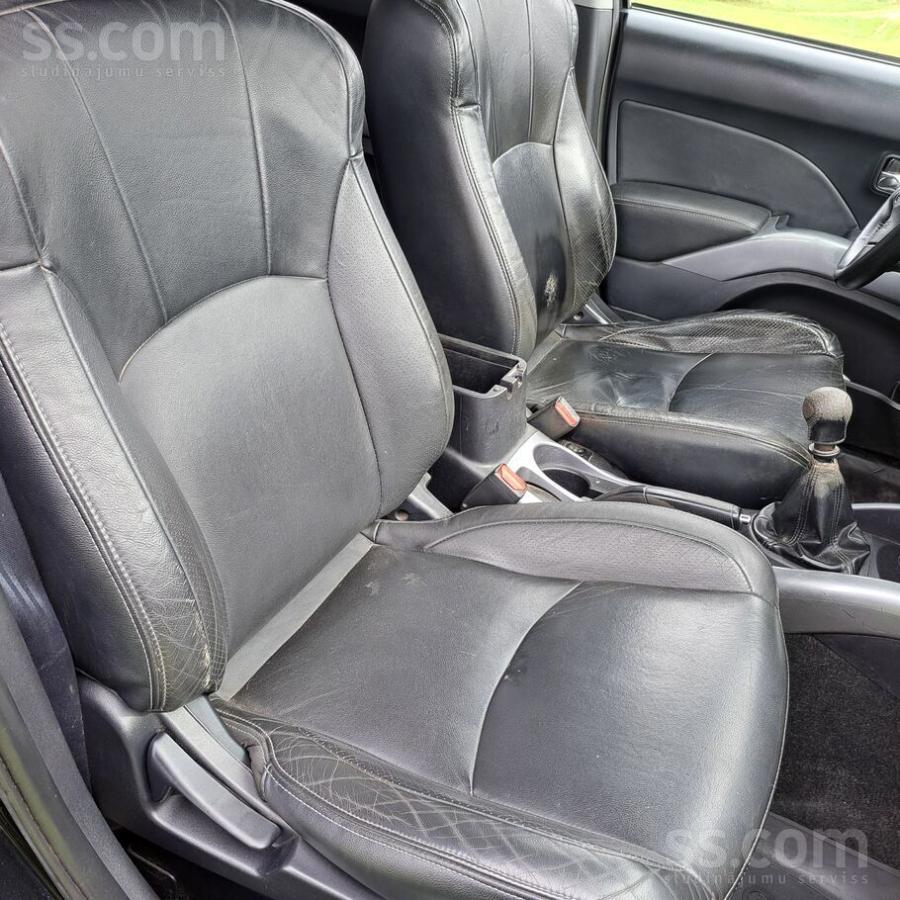 Melns Mitsubishi Outlander 2009 Alūksne, ar dzinēja tilpumu 2.20 L un nobraukumu 326 tūkst. km par 5500 €, foto 8 vietnē AUTOMOTO.COM.LV