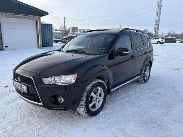 Black Mitsubishi Outlander 2010 in Panevezys, with an engine capacity of 2.27 L and mileage of 220 thousand km for 3890 €, photo 1 on AUTOMOTO.COM.LV