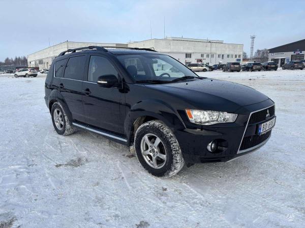 Black Mitsubishi Outlander 2010 in Panevezys, with an engine capacity of 2.27 L and mileage of 220 thousand km for 3890 €, photo 2 on AUTOMOTO.COM.LV
