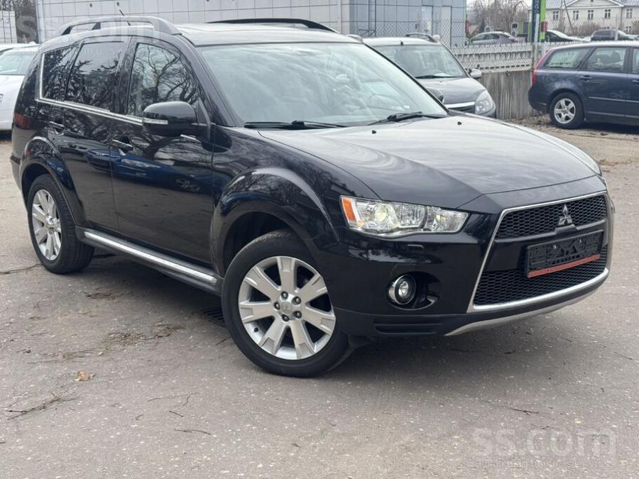Black Mitsubishi Outlander 2010 in Riga, with an engine capacity of 2.40 L and mileage of 240 thousand km for 4700 €, photo 1 on AUTOMOTO.COM.LV