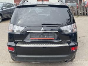 Black Mitsubishi Outlander 2010 in Riga, with an engine capacity of 2.40 L and mileage of 240 thousand km for 4700 €, photo 5 on AUTOMOTO.COM.LV
