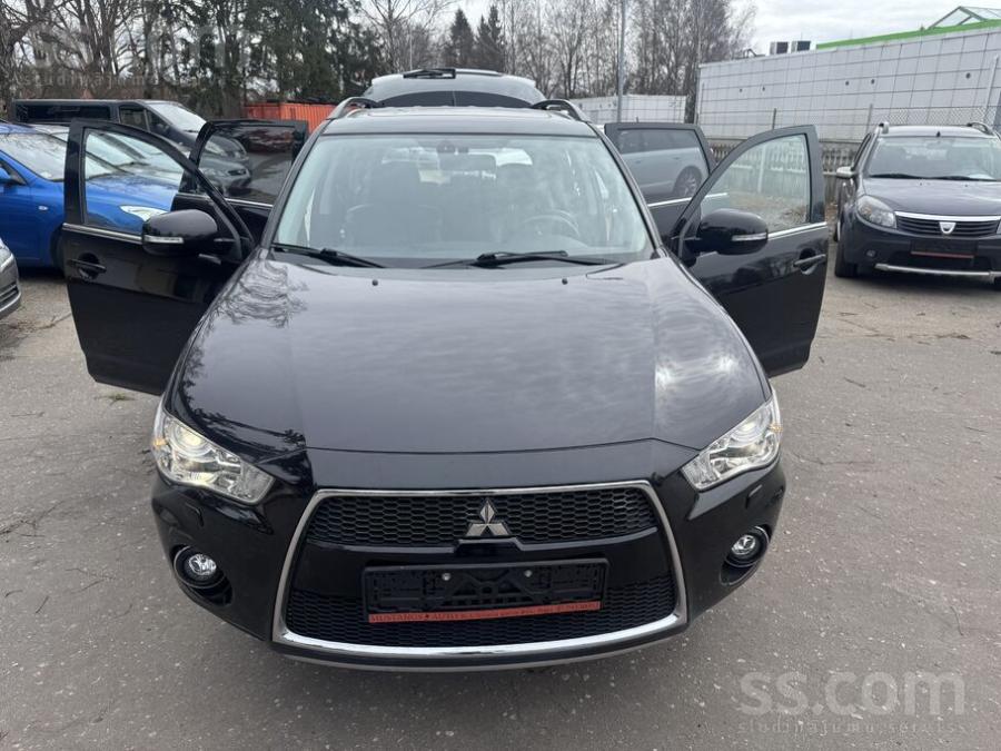 Black Mitsubishi Outlander 2010 in Riga, with an engine capacity of 2.40 L and mileage of 240 thousand km for 4700 €, photo 8 on AUTOMOTO.COM.LV