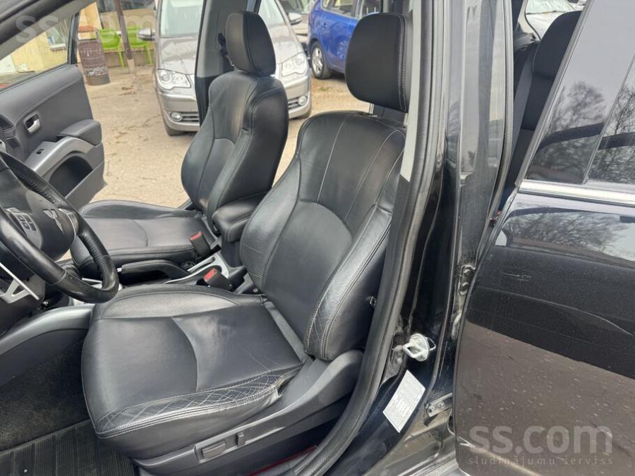 Black Mitsubishi Outlander 2010 in Riga, with an engine capacity of 2.40 L and mileage of 240 thousand km for 4700 €, photo 11 on AUTOMOTO.COM.LV