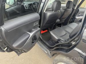 Black Mitsubishi Outlander 2010 in Riga, with an engine capacity of 2.40 L and mileage of 240 thousand km for 4700 €, photo 15 on AUTOMOTO.COM.LV