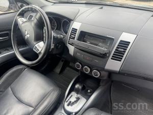 Black Mitsubishi Outlander 2010 in Riga, with an engine capacity of 2.40 L and mileage of 240 thousand km for 4700 €, photo 19 on AUTOMOTO.COM.LV