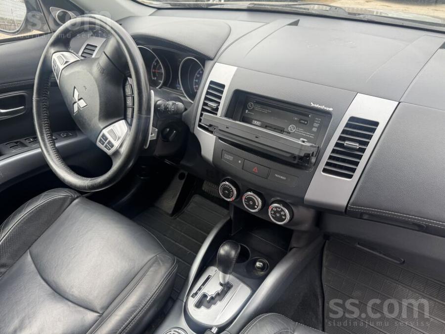 Black Mitsubishi Outlander 2010 in Riga, with an engine capacity of 2.40 L and mileage of 240 thousand km for 4700 €, photo 19 on AUTOMOTO.COM.LV