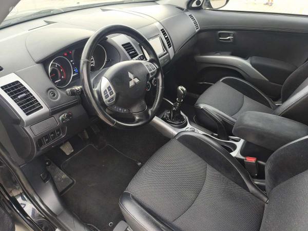 Melns Mitsubishi Outlander 2010 Utena, ar dzinēja tilpumu 2.20 L un nobraukumu 250 tūkst. km par 5250 €, foto 5 vietnē AUTOMOTO.COM.LV