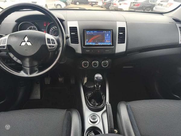 Melns Mitsubishi Outlander 2010 Utena, ar dzinēja tilpumu 2.20 L un nobraukumu 250 tūkst. km par 5250 €, foto 6 vietnē AUTOMOTO.COM.LV