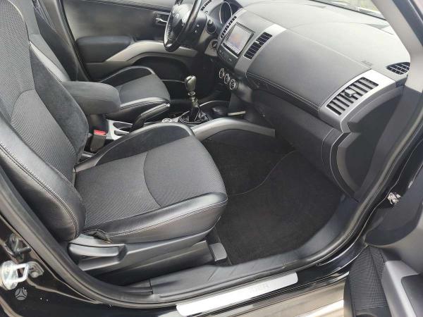 Melns Mitsubishi Outlander 2010 Utena, ar dzinēja tilpumu 2.20 L un nobraukumu 250 tūkst. km par 5250 €, foto 7 vietnē AUTOMOTO.COM.LV