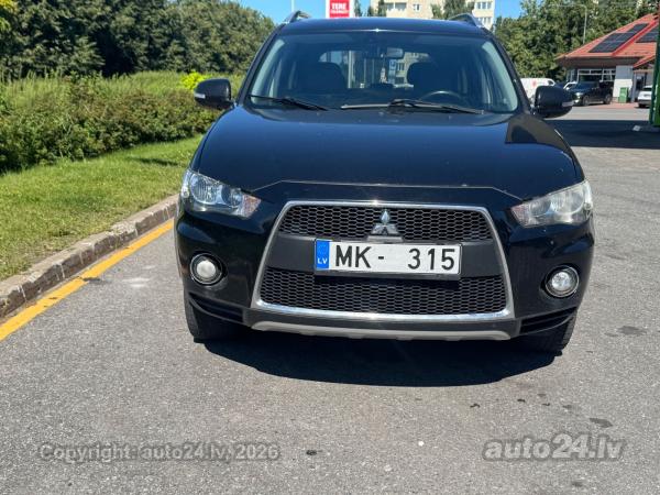 Black Mitsubishi Outlander 2010 in Tallinn, with an engine capacity of 2.20 L and mileage of 347 thousand km for 2500 €, photo 2 on AUTOMOTO.COM.LV