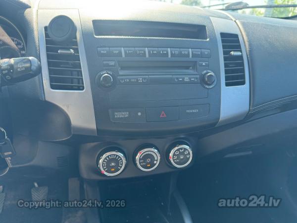 Black Mitsubishi Outlander 2010 in Tallinn, with an engine capacity of 2.20 L and mileage of 347 thousand km for 2500 €, photo 8 on AUTOMOTO.COM.LV