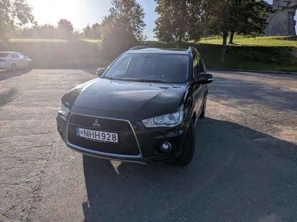 Melns Mitsubishi Outlander 2010 Kauņa, ar dzinēja tilpumu 2.18 L un nobraukumu 299 tūkst. km par 3900 €, foto 3 vietnē AUTOMOTO.COM.LV
