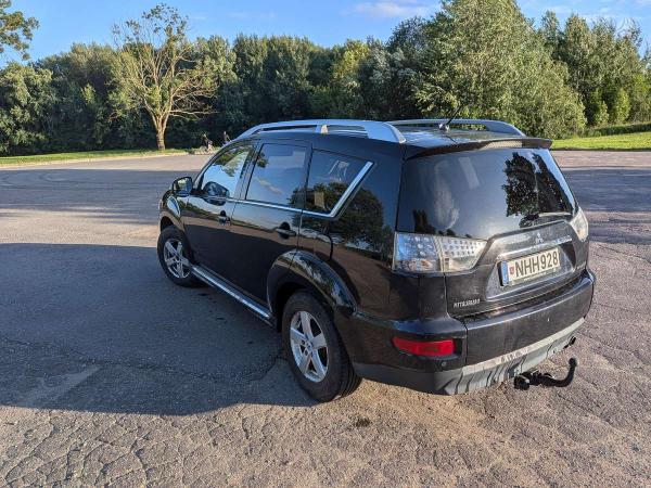 Melns Mitsubishi Outlander 2010 Kauņa, ar dzinēja tilpumu 2.18 L un nobraukumu 299 tūkst. km par 3900 €, foto 5 vietnē AUTOMOTO.COM.LV