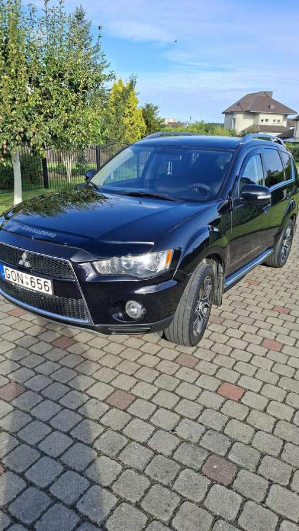 Melns Mitsubishi Outlander 2010 Plungė, ar dzinēja tilpumu 1.97 L un nobraukumu 185 tūkst. km par 3700 €, foto 1 vietnē AUTOMOTO.COM.LV