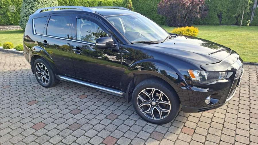 Melns Mitsubishi Outlander 2010 Plungė, ar dzinēja tilpumu 1.97 L un nobraukumu 185 tūkst. km par 3700 €, foto 5 vietnē AUTOMOTO.COM.LV