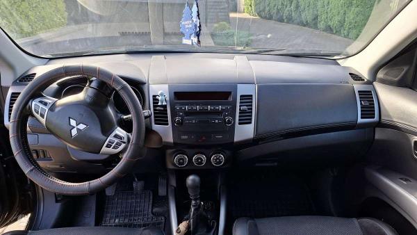 Melns Mitsubishi Outlander 2010 Plungė, ar dzinēja tilpumu 1.97 L un nobraukumu 185 tūkst. km par 3700 €, foto 7 vietnē AUTOMOTO.COM.LV