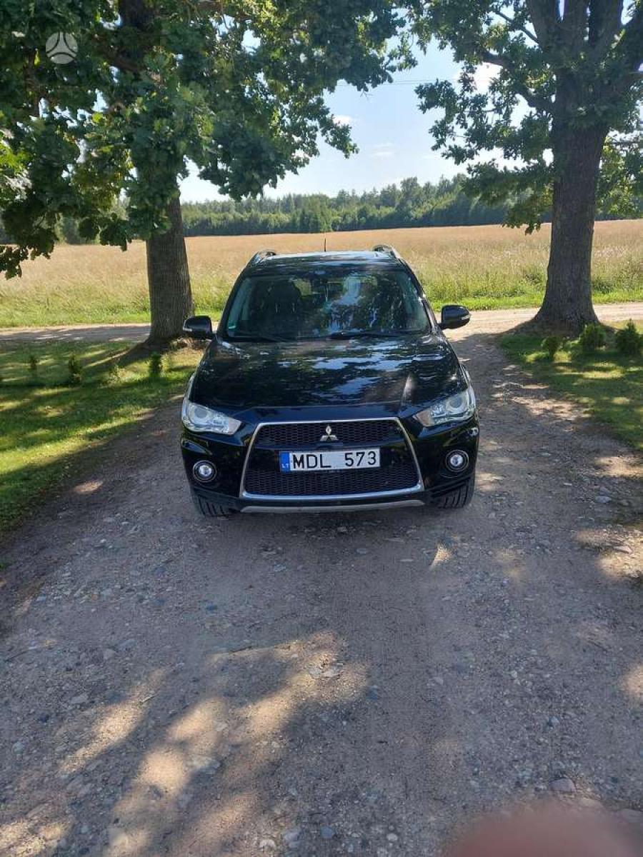 Melns Mitsubishi Outlander 2010 Panevēža, ar dzinēja tilpumu 2.18 L un nobraukumu 331 tūkst. km par 4200 €, foto 1 vietnē AUTOMOTO.COM.LV