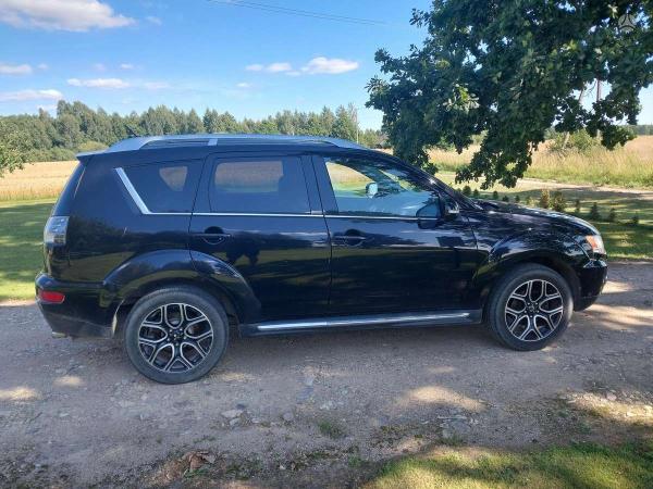 Melns Mitsubishi Outlander 2010 Panevēža, ar dzinēja tilpumu 2.18 L un nobraukumu 331 tūkst. km par 4200 €, foto 2 vietnē AUTOMOTO.COM.LV