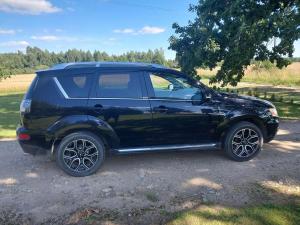 Melns Mitsubishi Outlander 2010 Panevēža, ar dzinēja tilpumu 2.18 L un nobraukumu 331 tūkst. km par 4200 €, foto 3 vietnē AUTOMOTO.COM.LV
